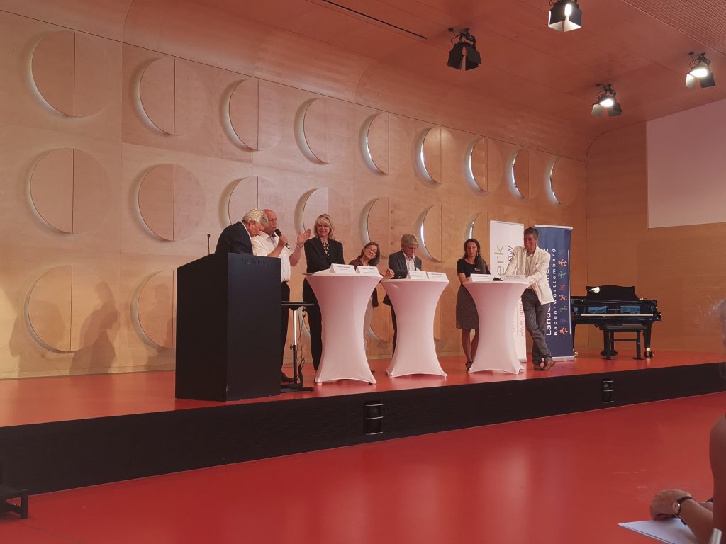 Diskussionsrunde auf dem 3. Kongress für Familienbildung | Pro-Liberis